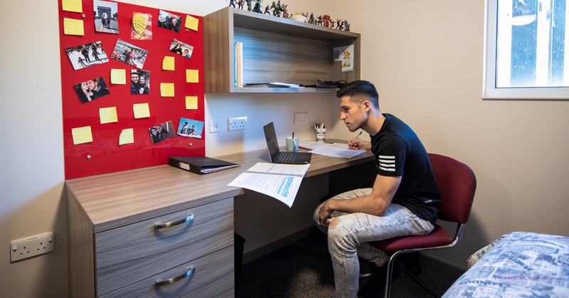 How to study after a long day at work: Tips to find the time, energy ...